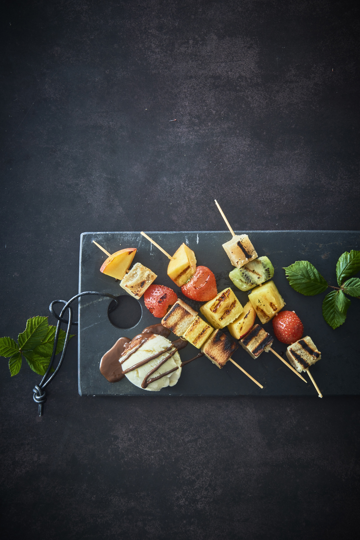 Frugt spyd - Grillede frugt spyd med marcipan - Se opskrift