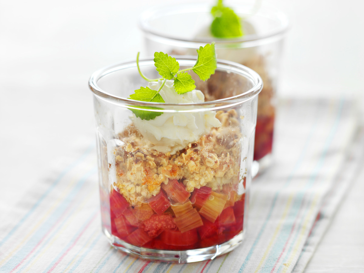 Rabarber crumble med marcipan - Odense Marcipan