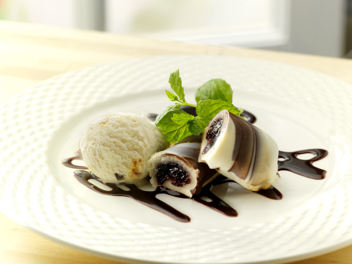 Marcipan dessert med bær og chokolade | Odense Marcipan